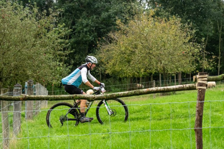 Een groep fervente mountainbikers - Biking @ Ronse